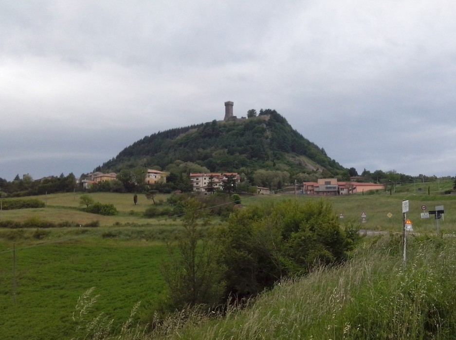 La Fortezza di Radicofani e la Signoria di Ghino di Tacco | THEBINUTREK ...