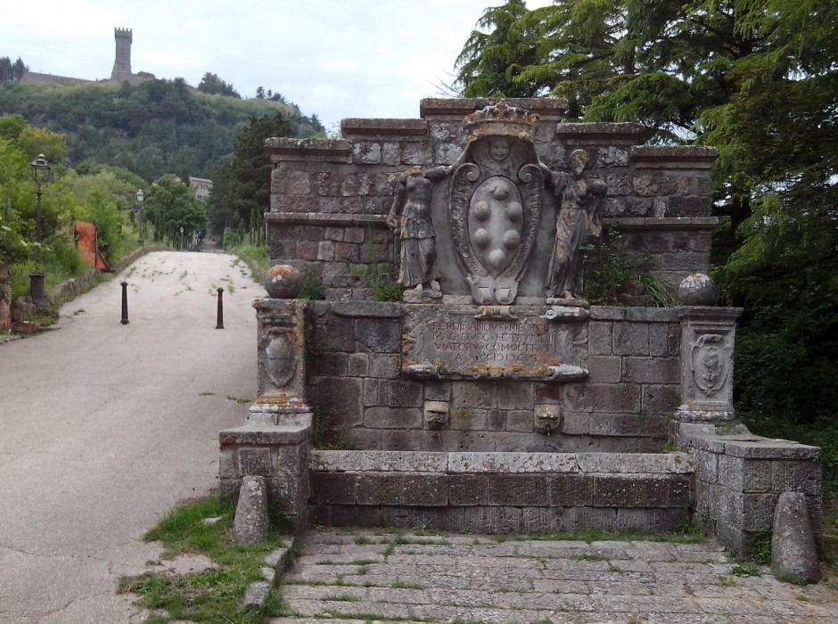 La Fortezza di Radicofani e la Signoria di Ghino di Tacco | THEBINUTREK ...