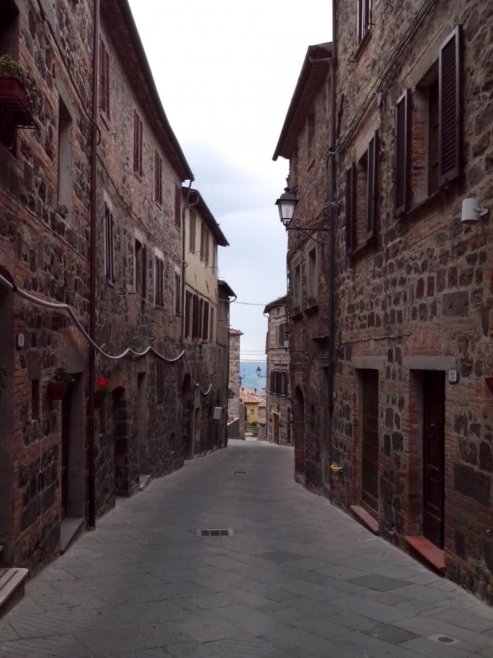 La Fortezza di Radicofani e la Signoria di Ghino di Tacco | THEBINUTREK ...