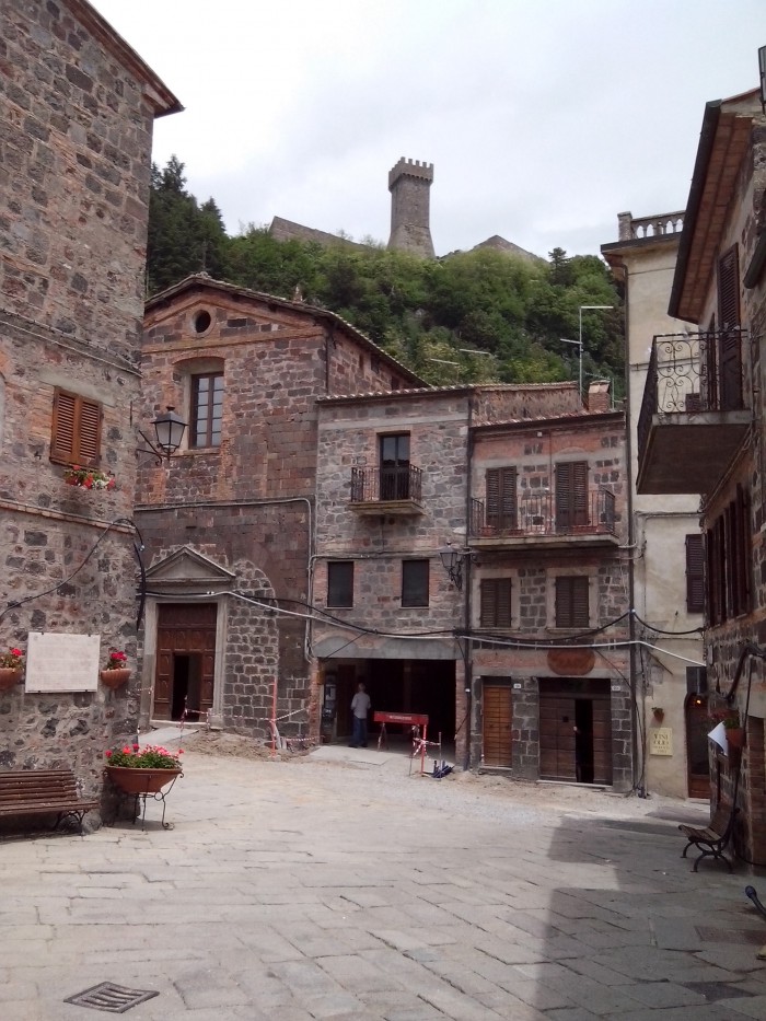 La Fortezza di Radicofani e la Signoria di Ghino di Tacco | THEBINUTREK ...