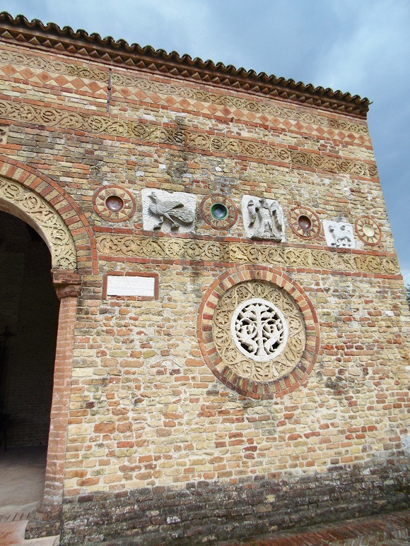 L’Abbazia di Pomposa e le origini del pentagramma musicale ...