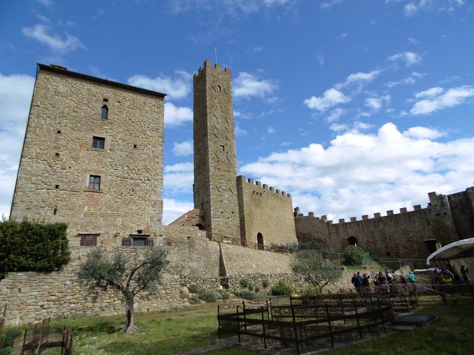Il Castello di Montecchio Vesponi | THEBINUTREK ... scopri il cuore ...